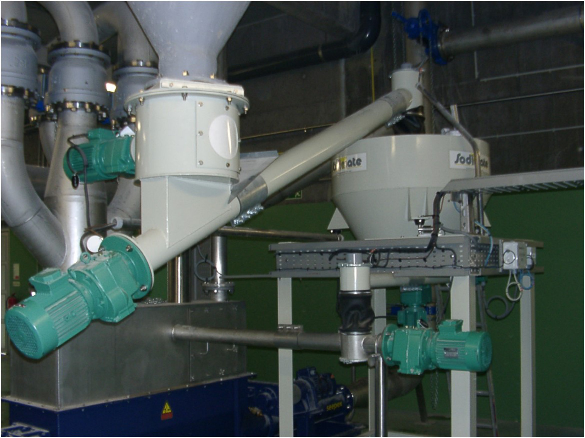 Dosiergerät für Sackeinschüttung, Puffer- oder Wägebehälter