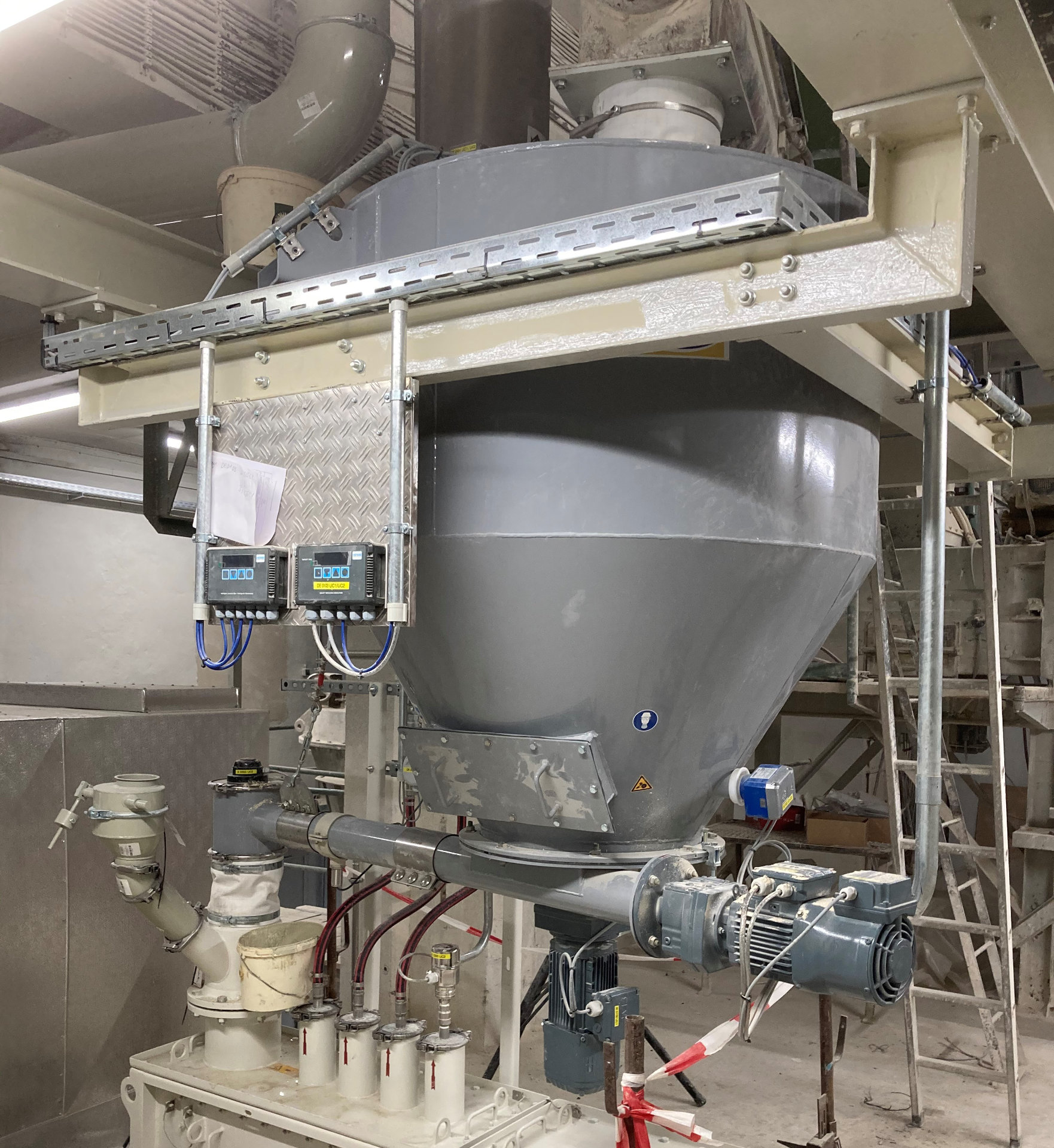 Dosiergerät für Sackeinschüttung, Puffer- oder Wägebehälter